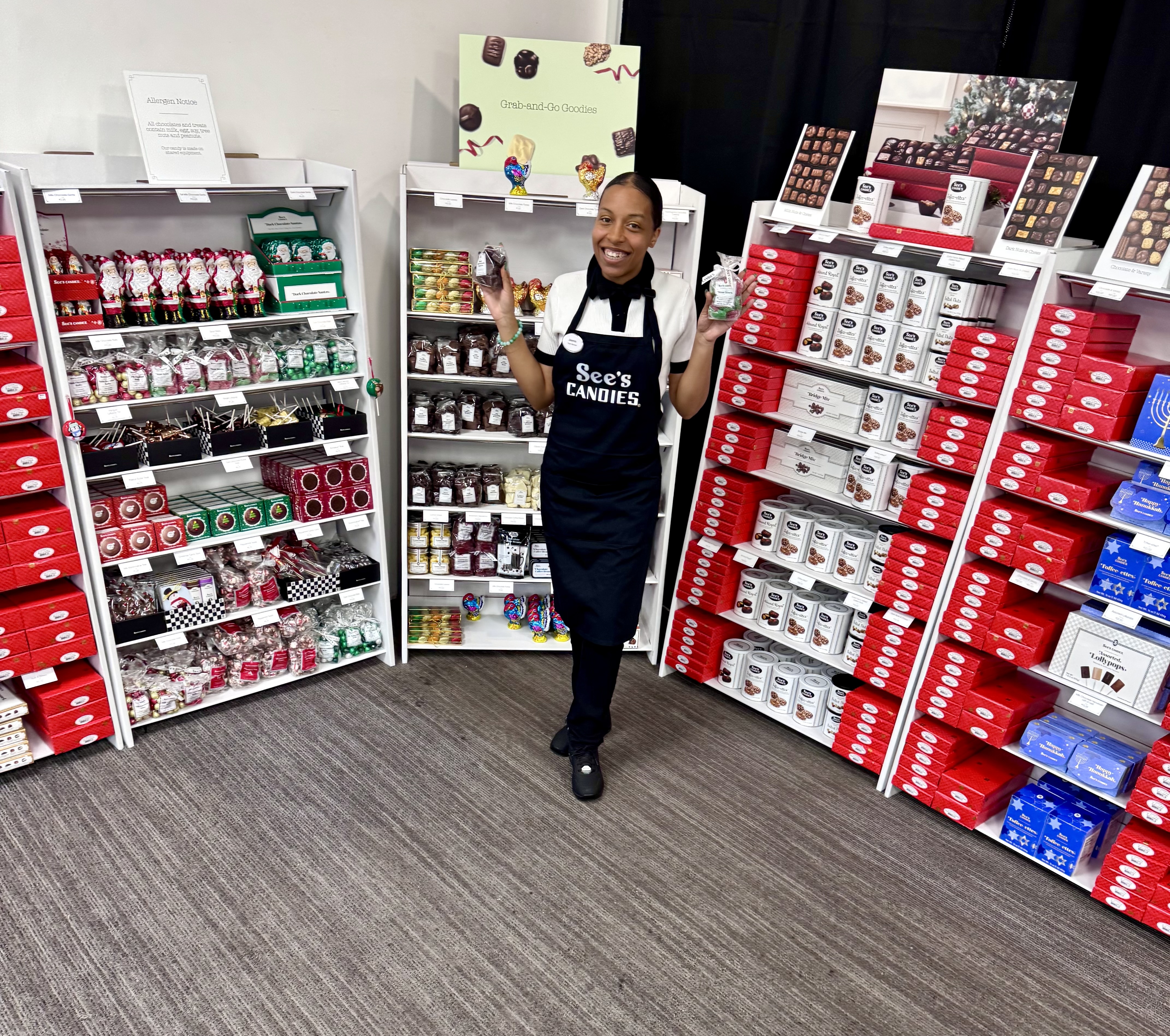 Popup candy shop staffer spreads holiday cheer | Westside Seattle